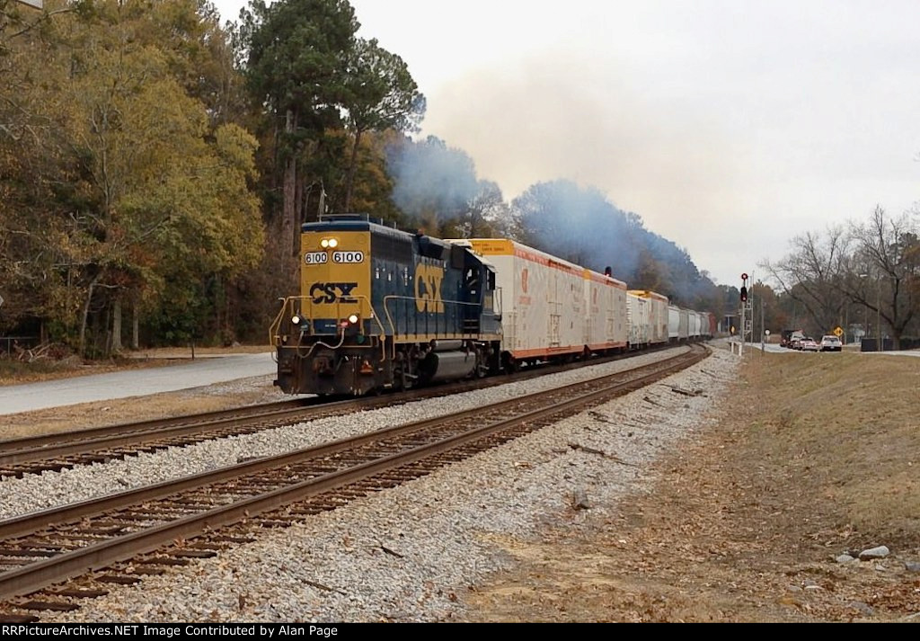 CSX GP40-2 6100 hustling a local